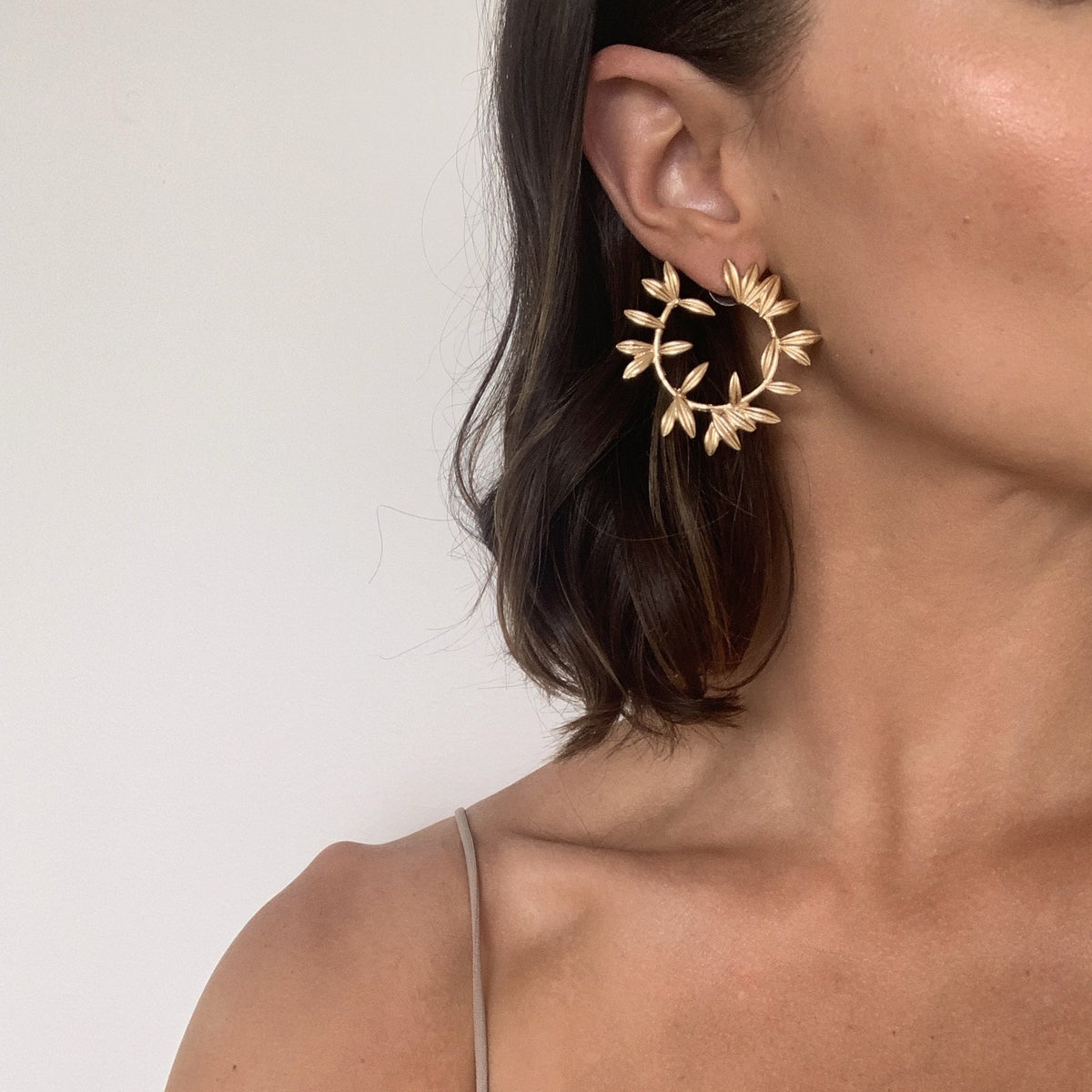 Marjorie Gold Leaf Hoop Earrings – French Fiasco